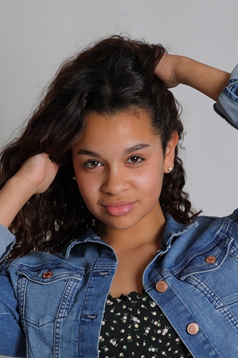 Model Sedcard Samira ID20685